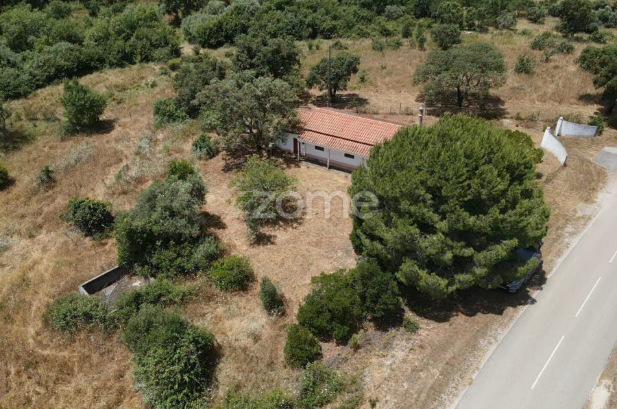Zome Portugal - Terreno Rústico c/ 28.840m2 e Armazém de 30m2, S.M. da ...