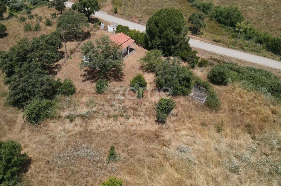 Zome Portugal - Terreno Rústico c/ 28.840m2 e Armazém de 30m2, S.M. da ...